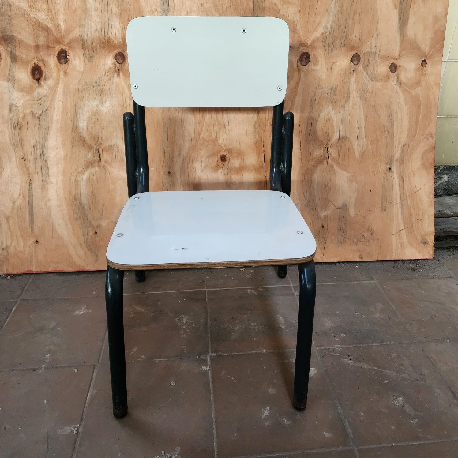Cadeira Fixa Escolar Infantil De Formica Usada